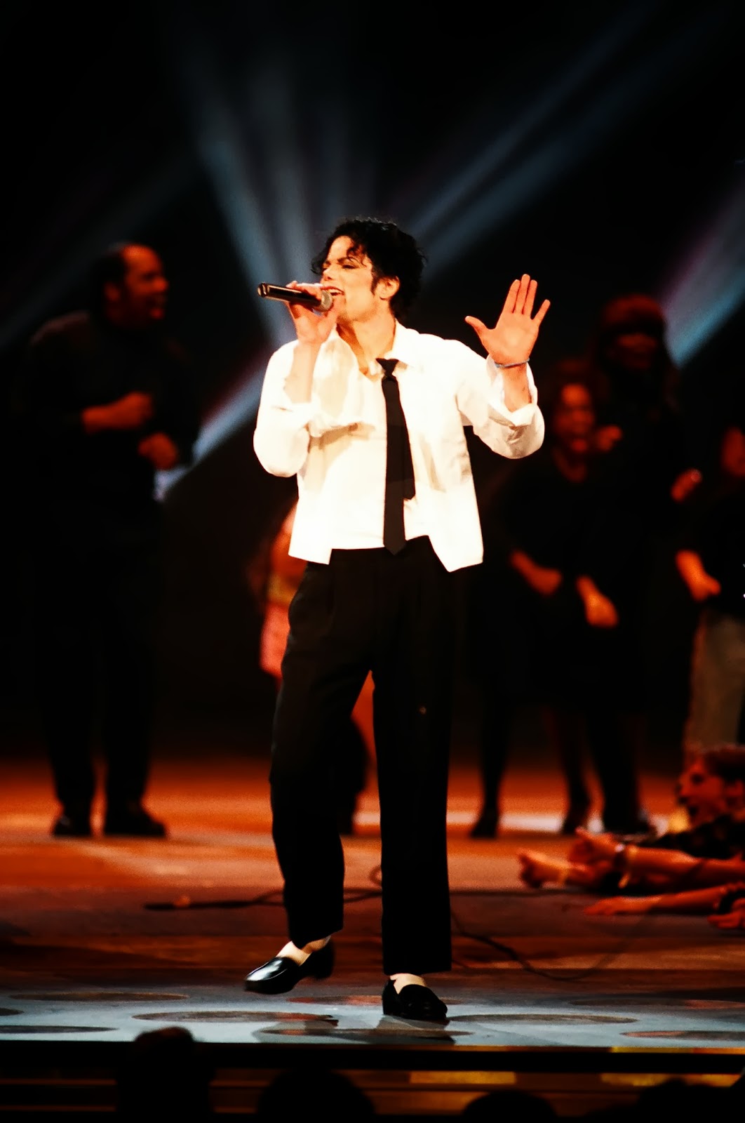 [VÍDEO] Michael Jackson apresentando You Are Not Alone no MTV Music ...