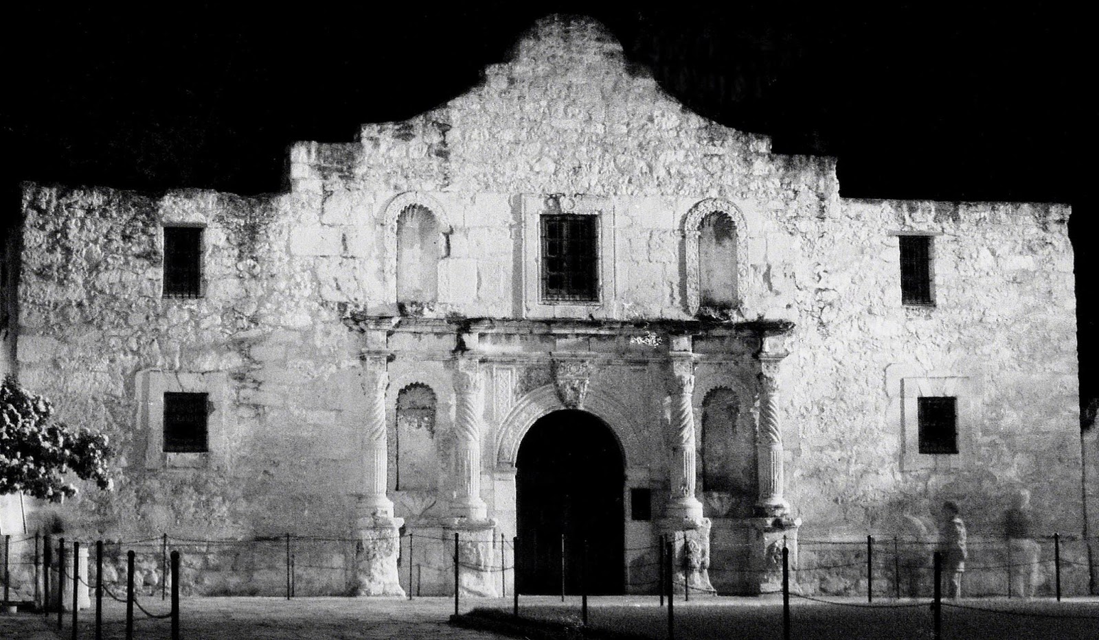 THUMBNAIL TRAVELER: Pic of the Day: Ghosts at the Alamo