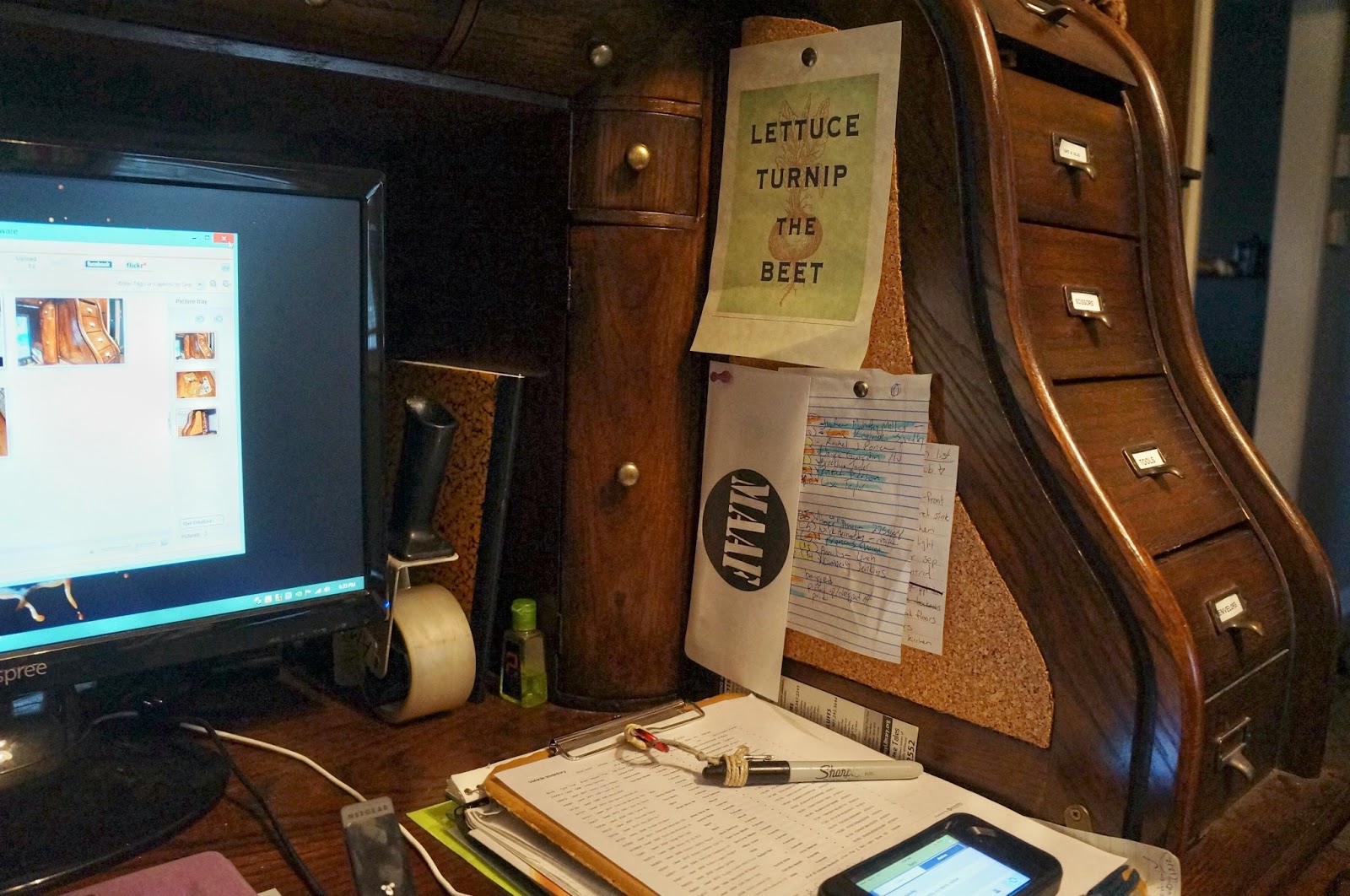 3 Scattered Friends: $6 DIY pin boards on a desk