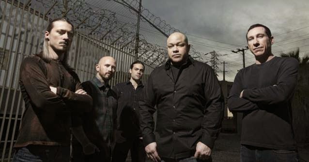 Novo projecto de antigo vocalista de Killswitch Engage disponível em ...