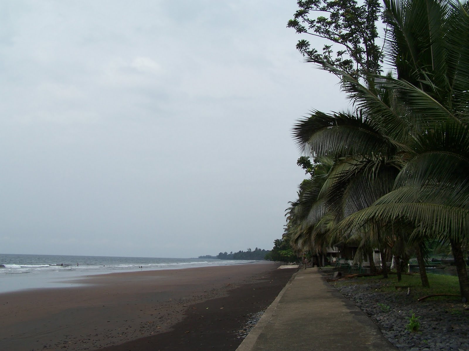 ngobithe: Seme beach, espace du bien être, Gites d'exception en bord de ...