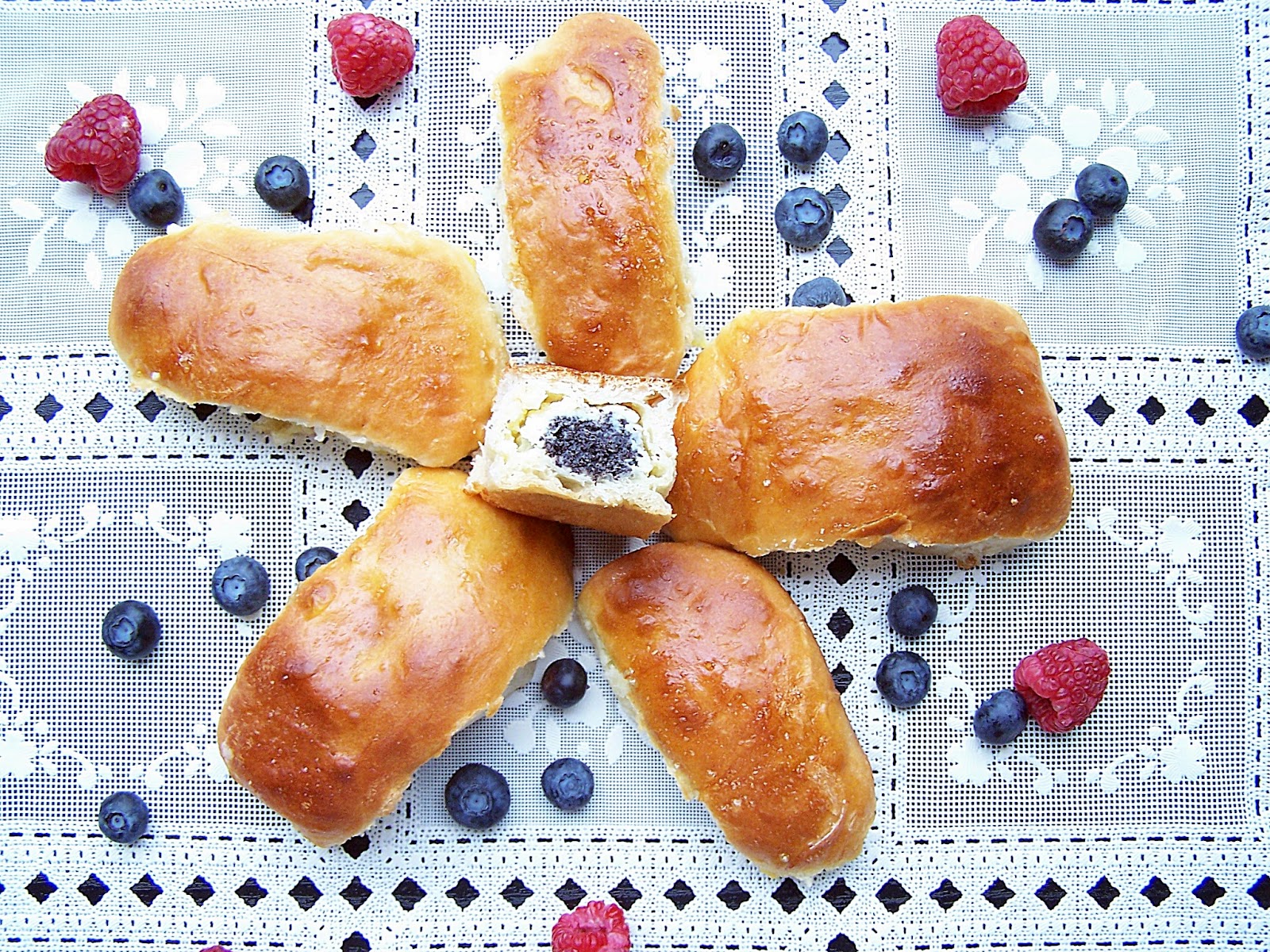 Lea's Cooking: Sweet Pirojki Filled with Cream Cheese and Poppy Seeds