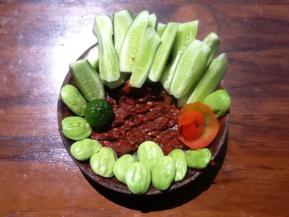 ANEKA LALAPAN YANG BIASA DIMAKAN BERSAMA SAMBAL - zakizi snack dan catering
