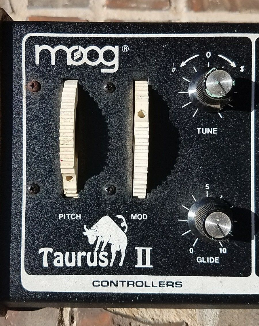 MATRIXSYNTH: Moog Taurus II SN 1470