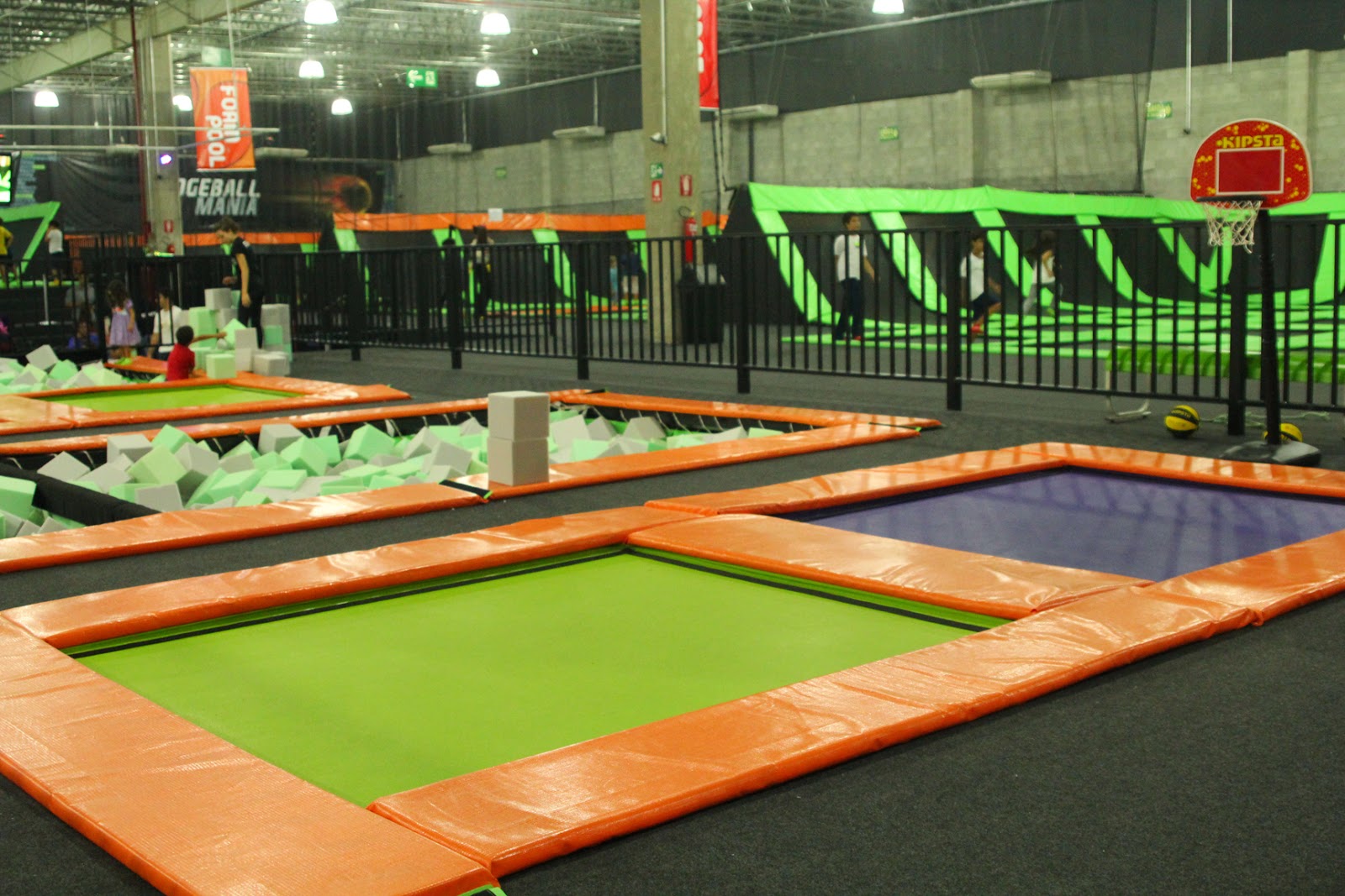 REVISTA ESTREIA : LAZER: "JUMP MANIA" O MAIOR PARQUE DE TRAMPOLINS ...