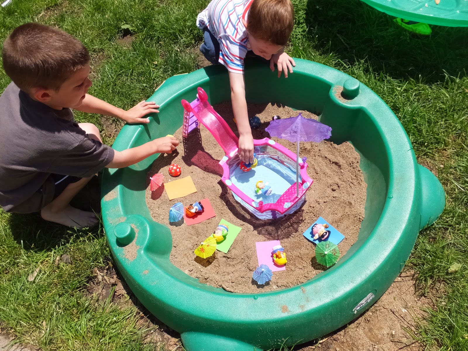 Kidspert: Sensory Sandbox: Pool Party