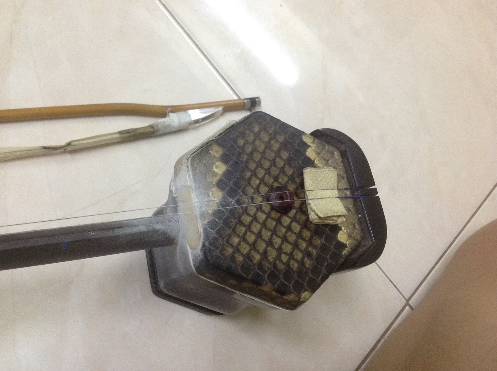 Huqin Centre: How to install the Erhu bow.