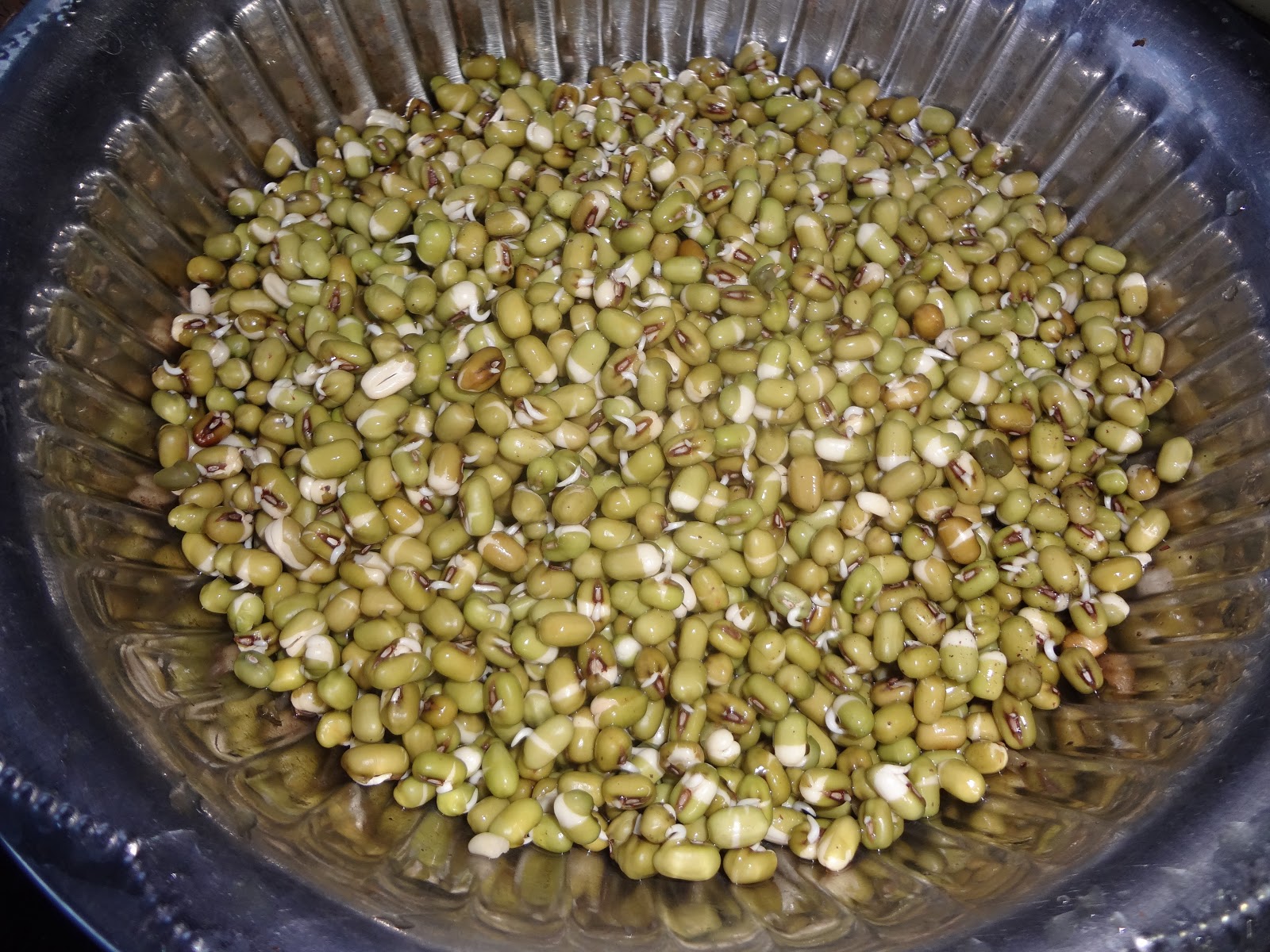 Suma's Recipes: Cherupayar ethakka tholi thoran(green gram banana skin ...