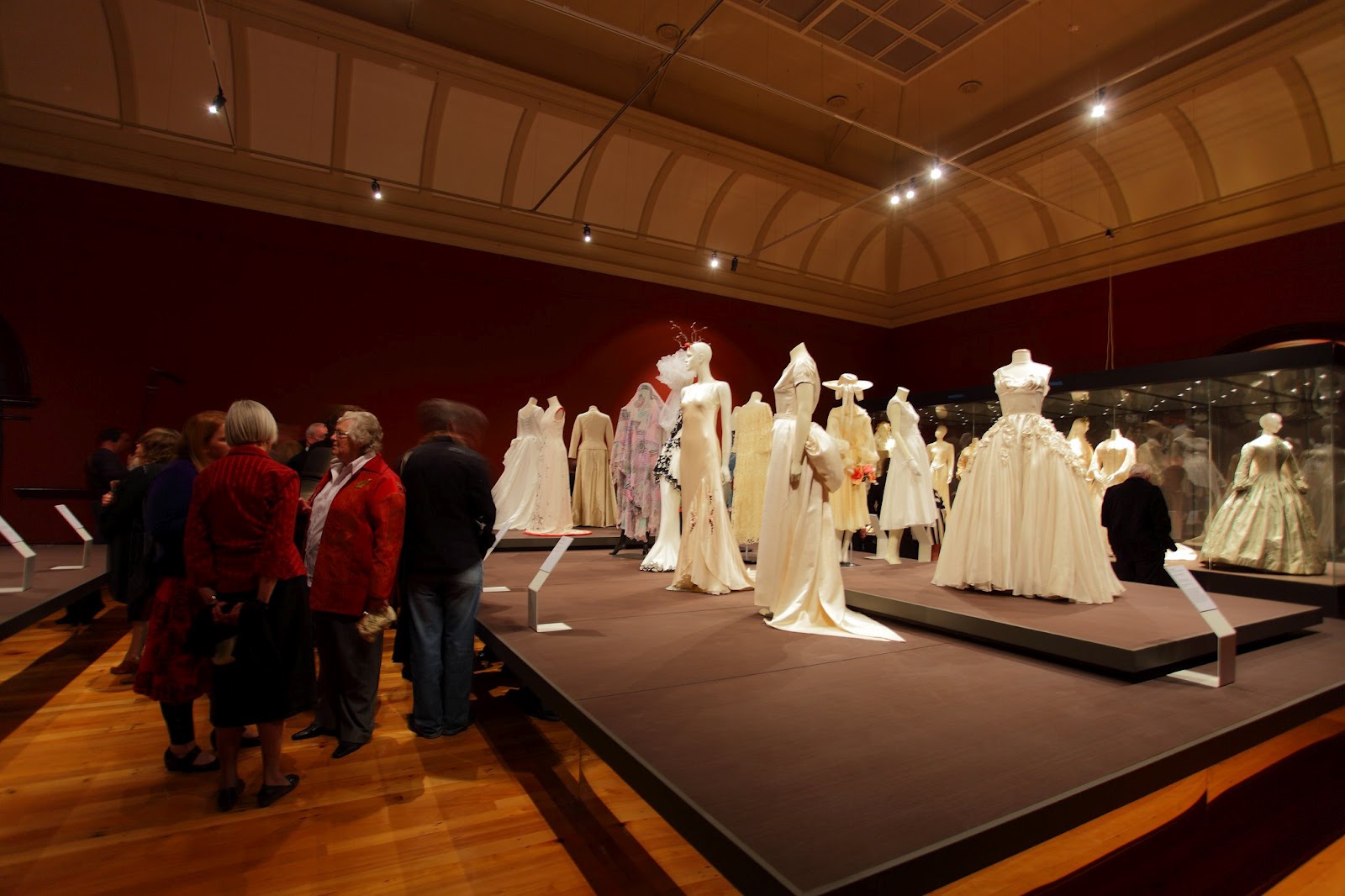 Linda Britten Australia: The white wedding dress exhibition