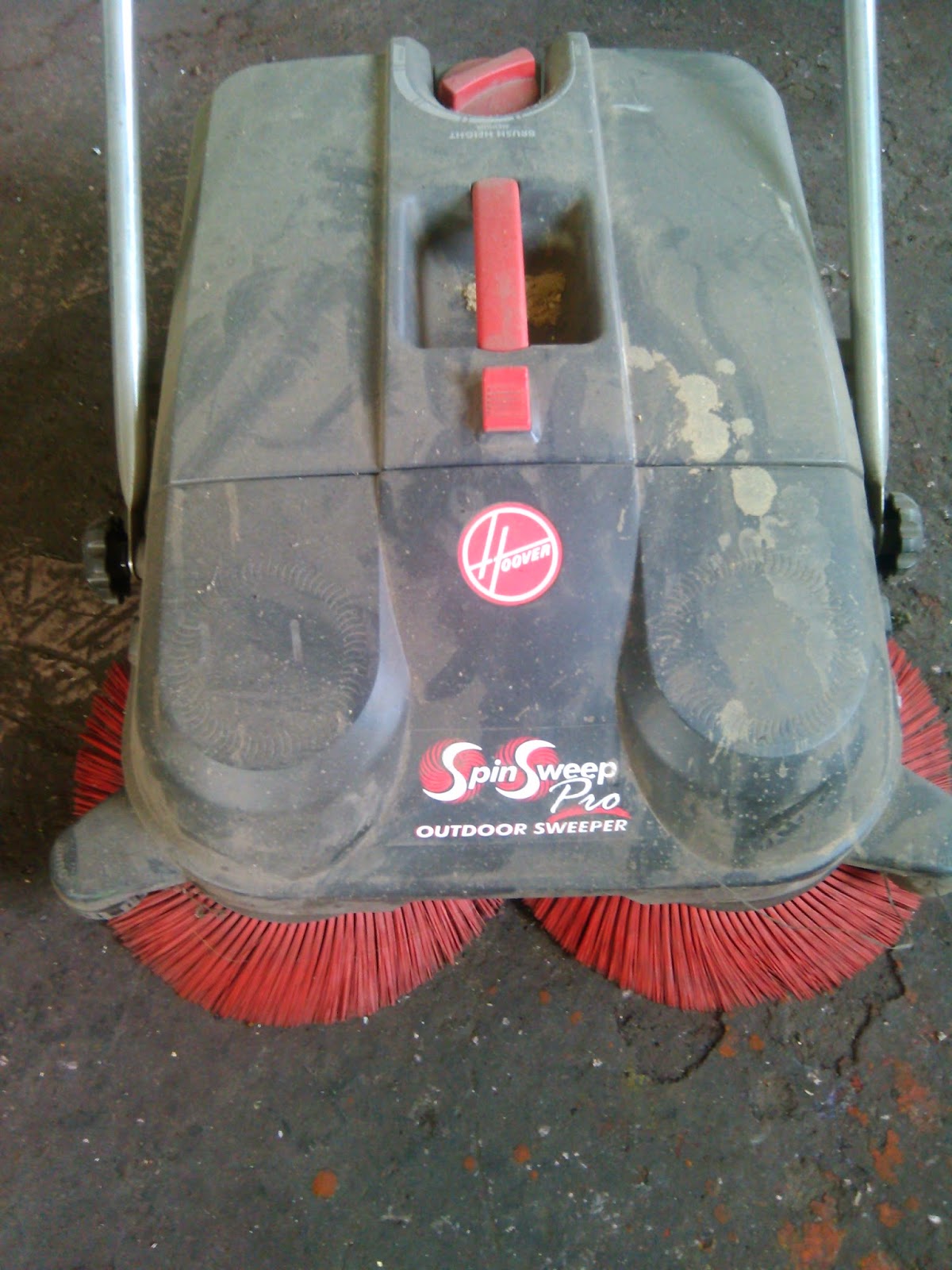 ANTIQUES AND COLLECTIBLE FOR SALE VINTAGE : Hoover spin sweeper pro red ...