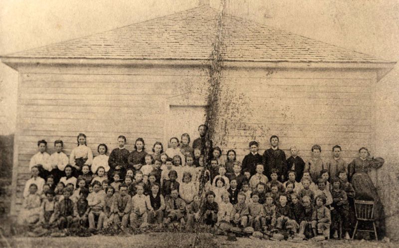 33 Amazing Photos That Capture Everyday Life of Ontario, Canada in the ...