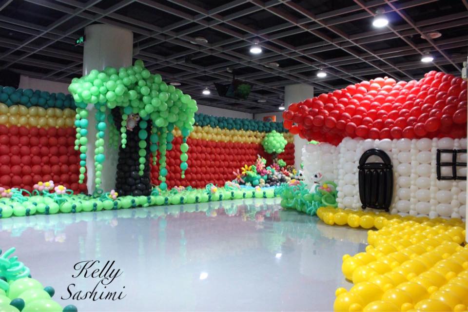 Belle de Balloon Artist: Guinness World Record, The Largest Balloon ...