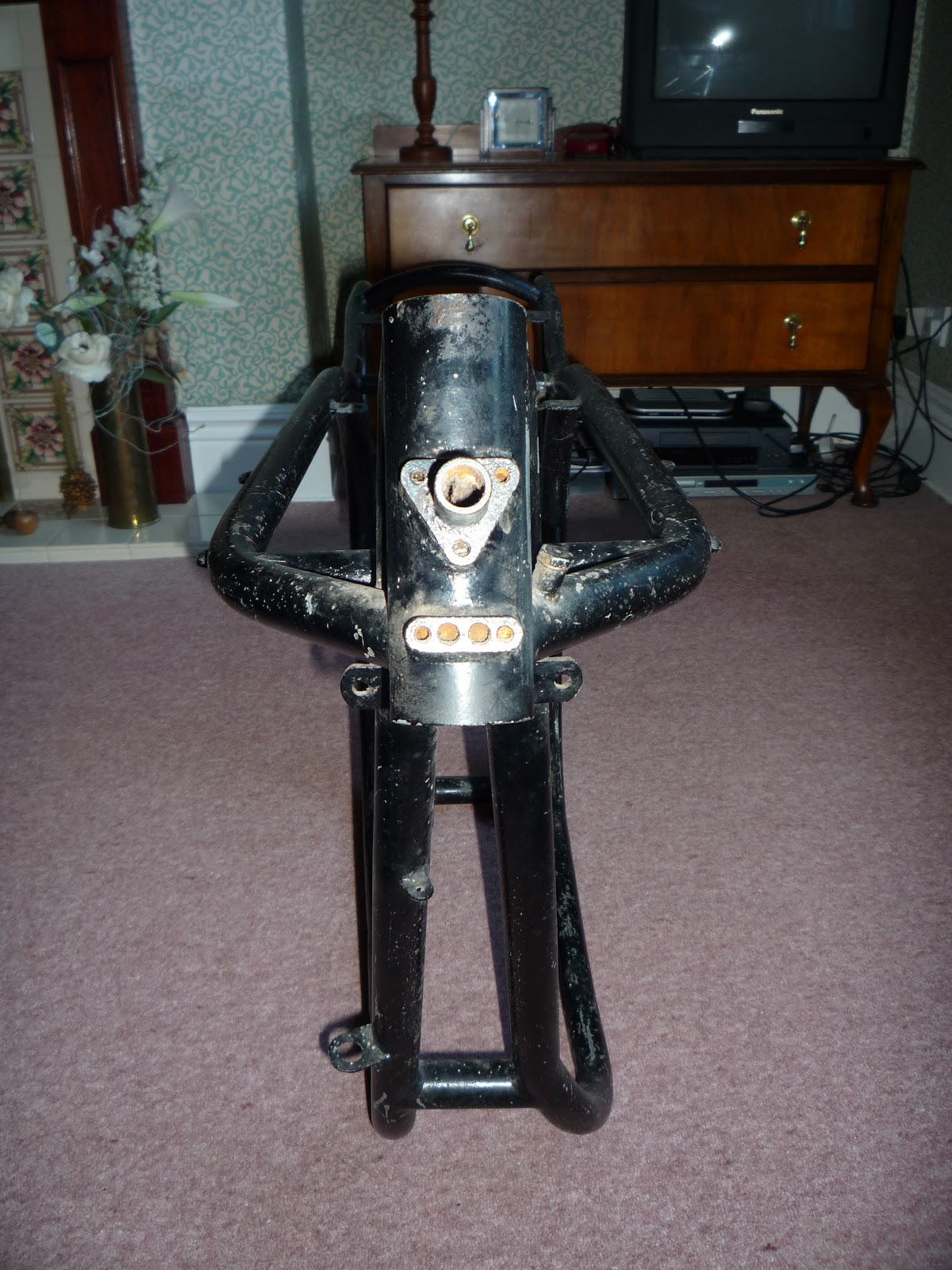 Yorkshire Ferret: The Anatomy of a 1954 Works Norton Featherbed frame