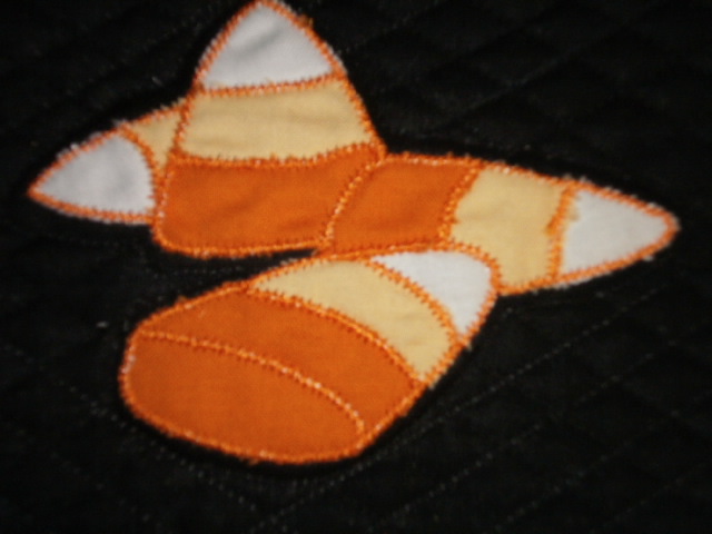 Quilting Tutorials: Candy Corn - free mug rug pattern