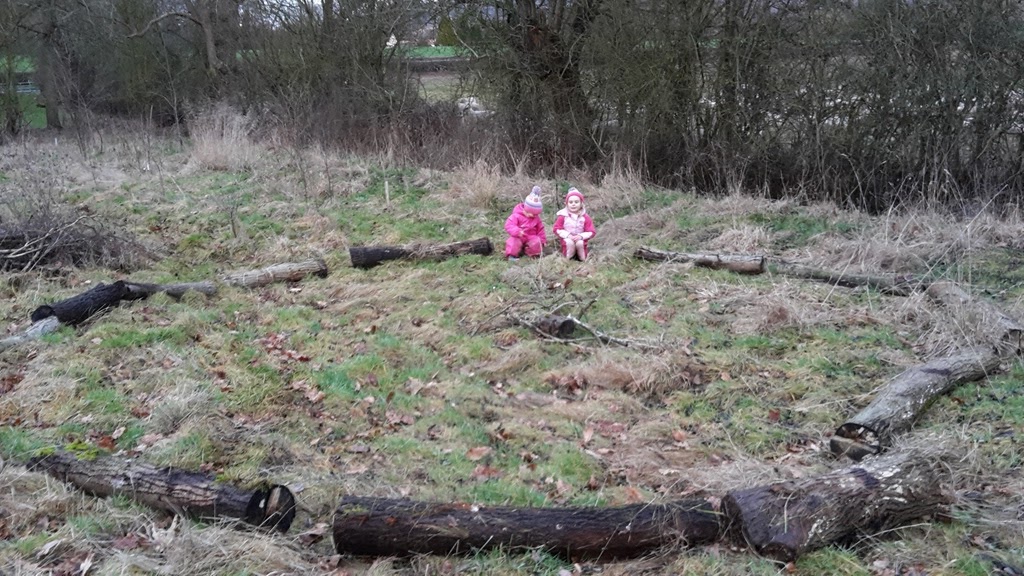 An English Homestead: Log Circle