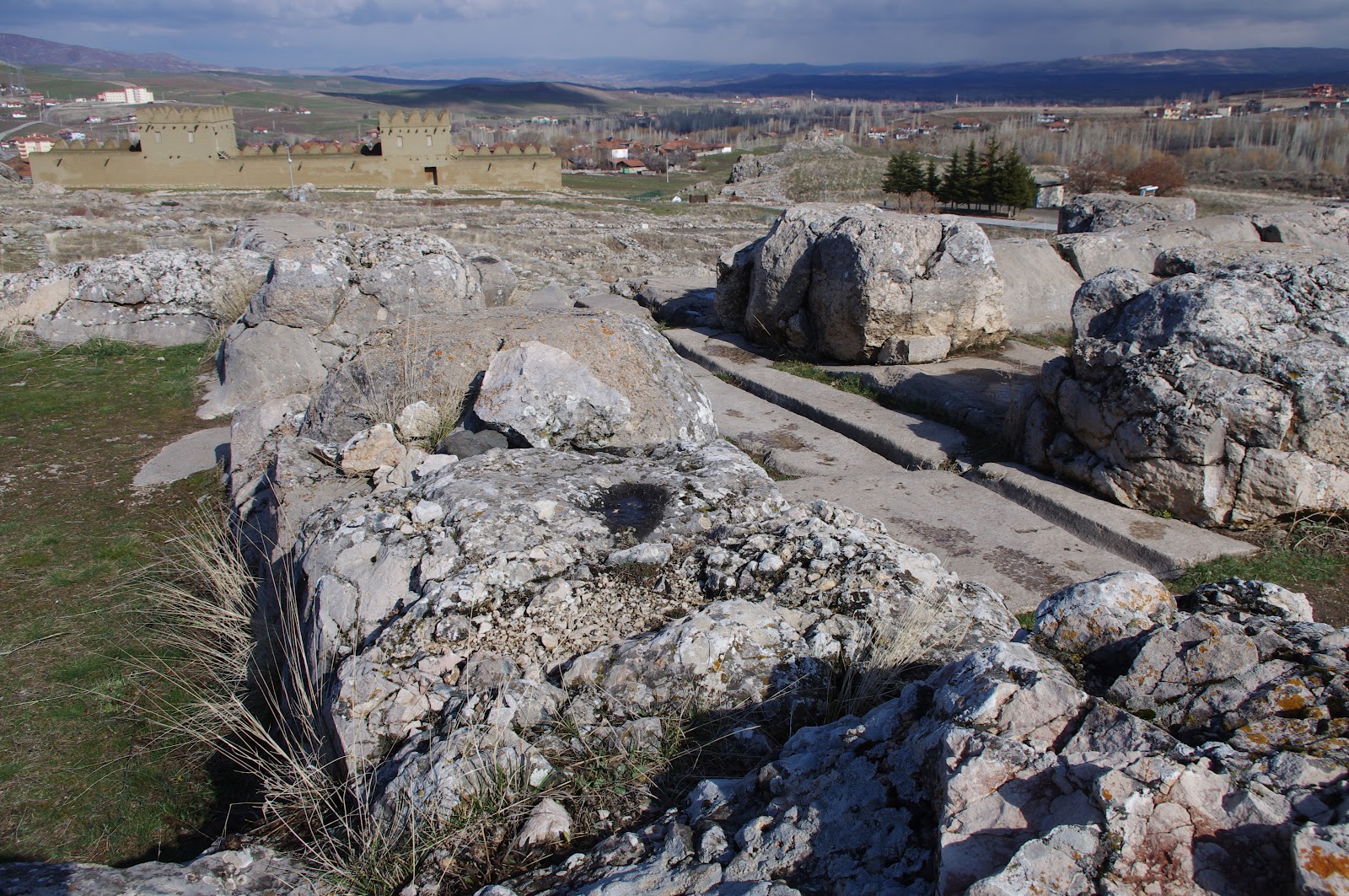 Uncharted Ruins: The Hittites, mysterious people of a Thousand Gods