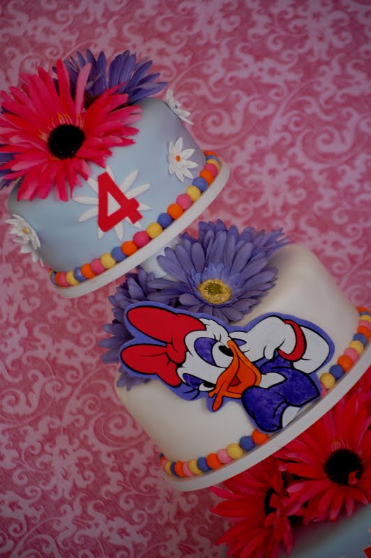 CakeFilley: Daisy Duck Cake