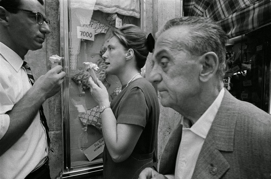 60 Amazing Photographs of Street Scenes of Rome, Italy in the Early ...