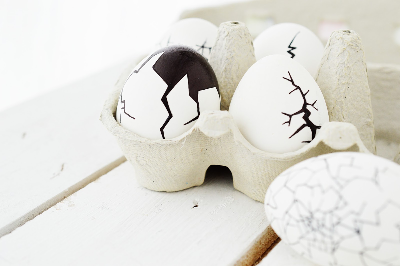 Easter mishap | DIY CRACKED EASTER EGGS - Motte