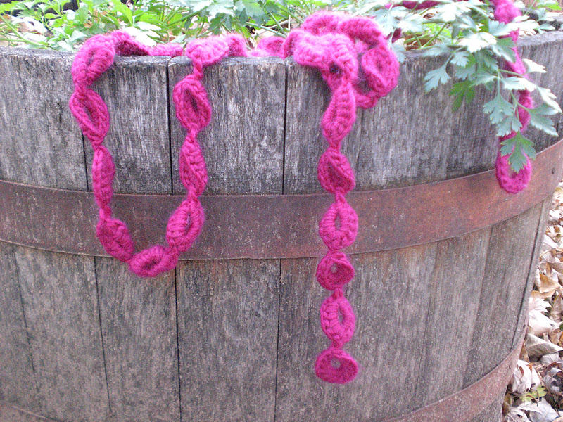 Tangles & Twists: Dots Mini Scarf