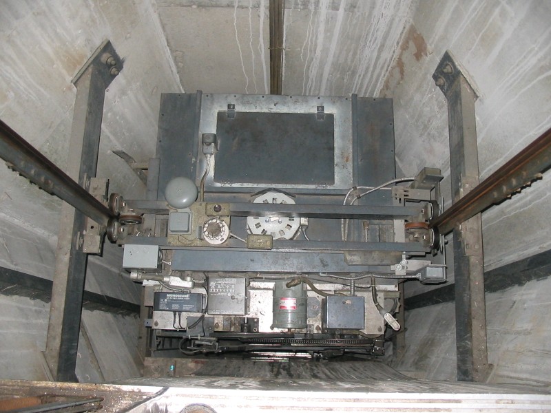 Liftes blog: Liftaknába zuhanás