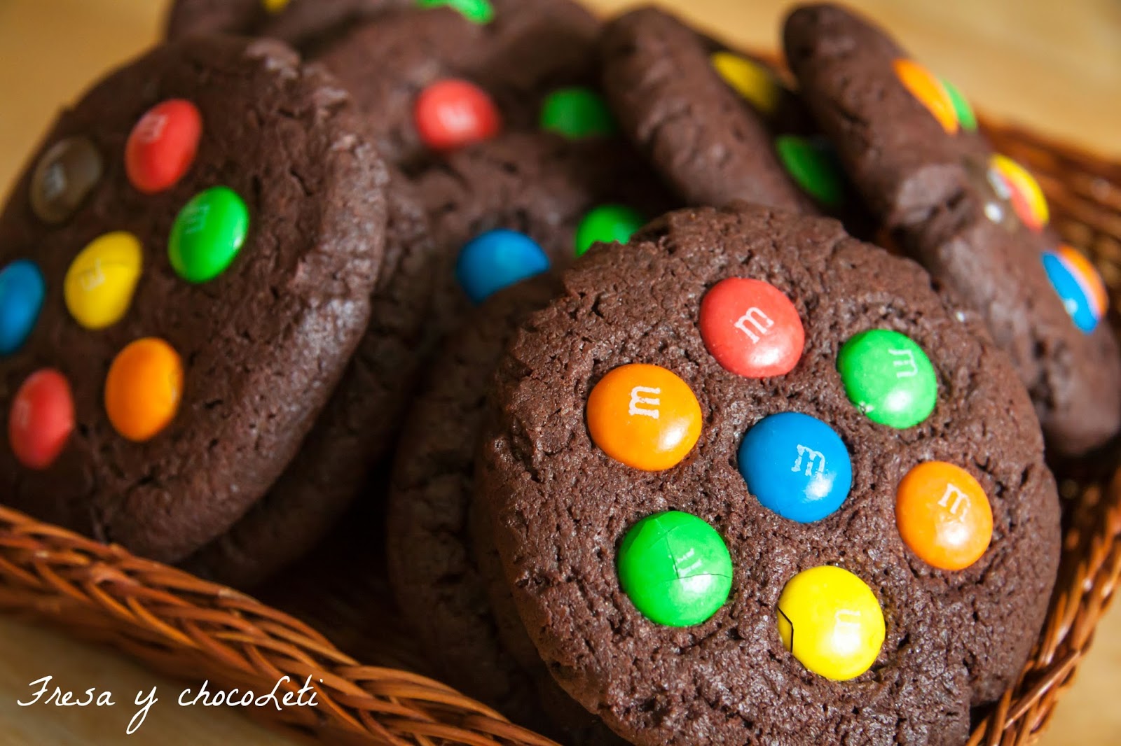 Fresa y chocoLeti: Galletas de chocolate con M&M's