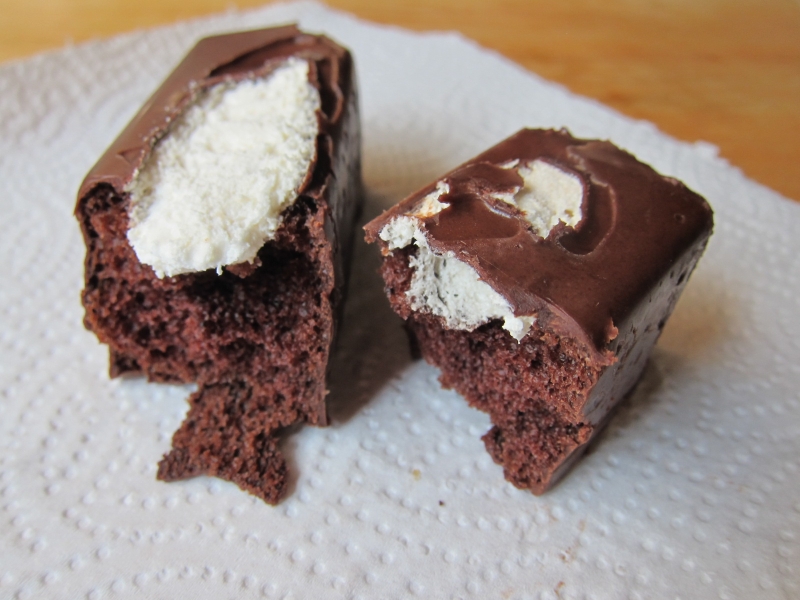 Review: Sara Lee - Devil's Food Creme Cakes | Brand Eating