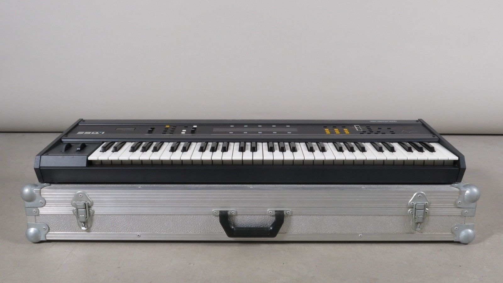 MATRIXSYNTH: Ensoniq ESQ-1 Digital Wave Synthesizer + hardcase ...