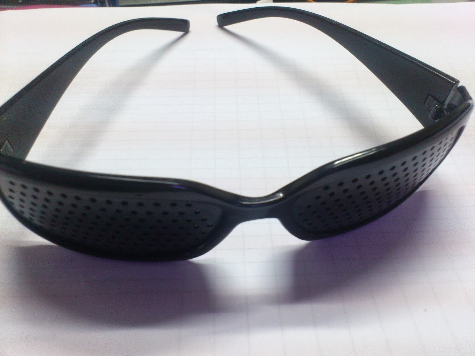 SELAMAT DATANG: Cermin mata terapi...pinhole glasses