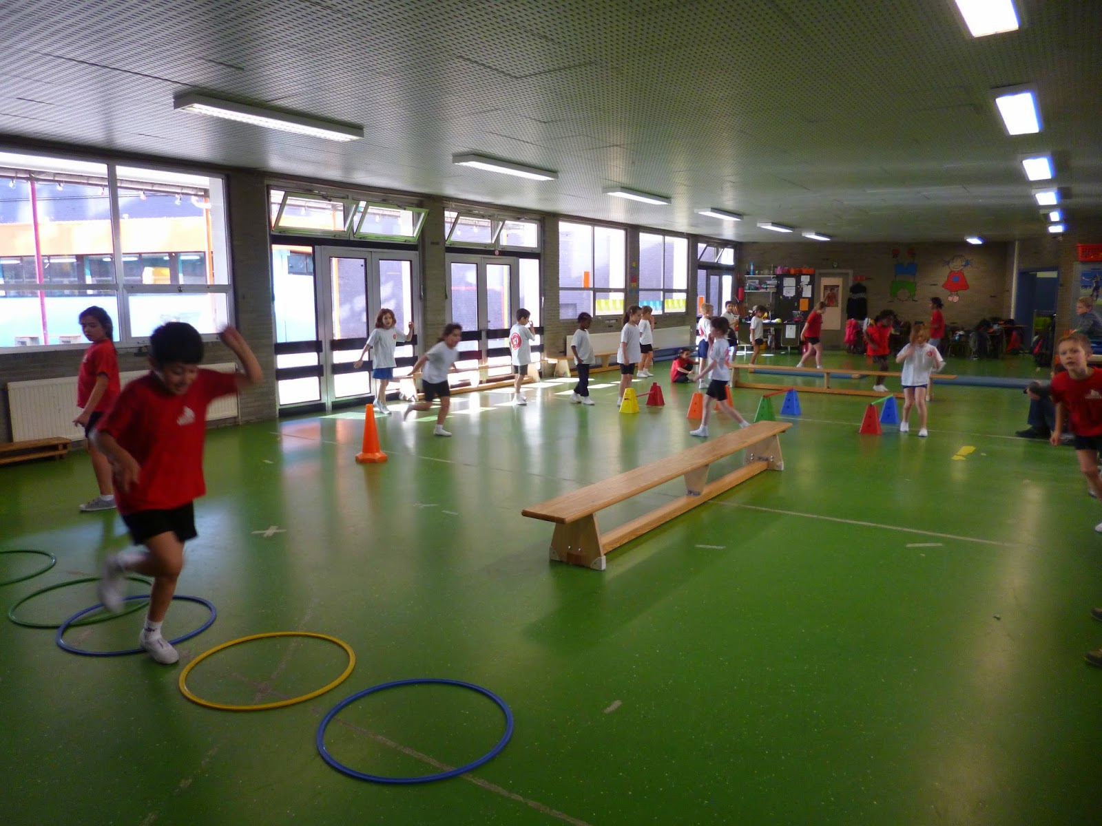 Sport is Fun: Springomloop (lopen en springen over lage hindernissen)