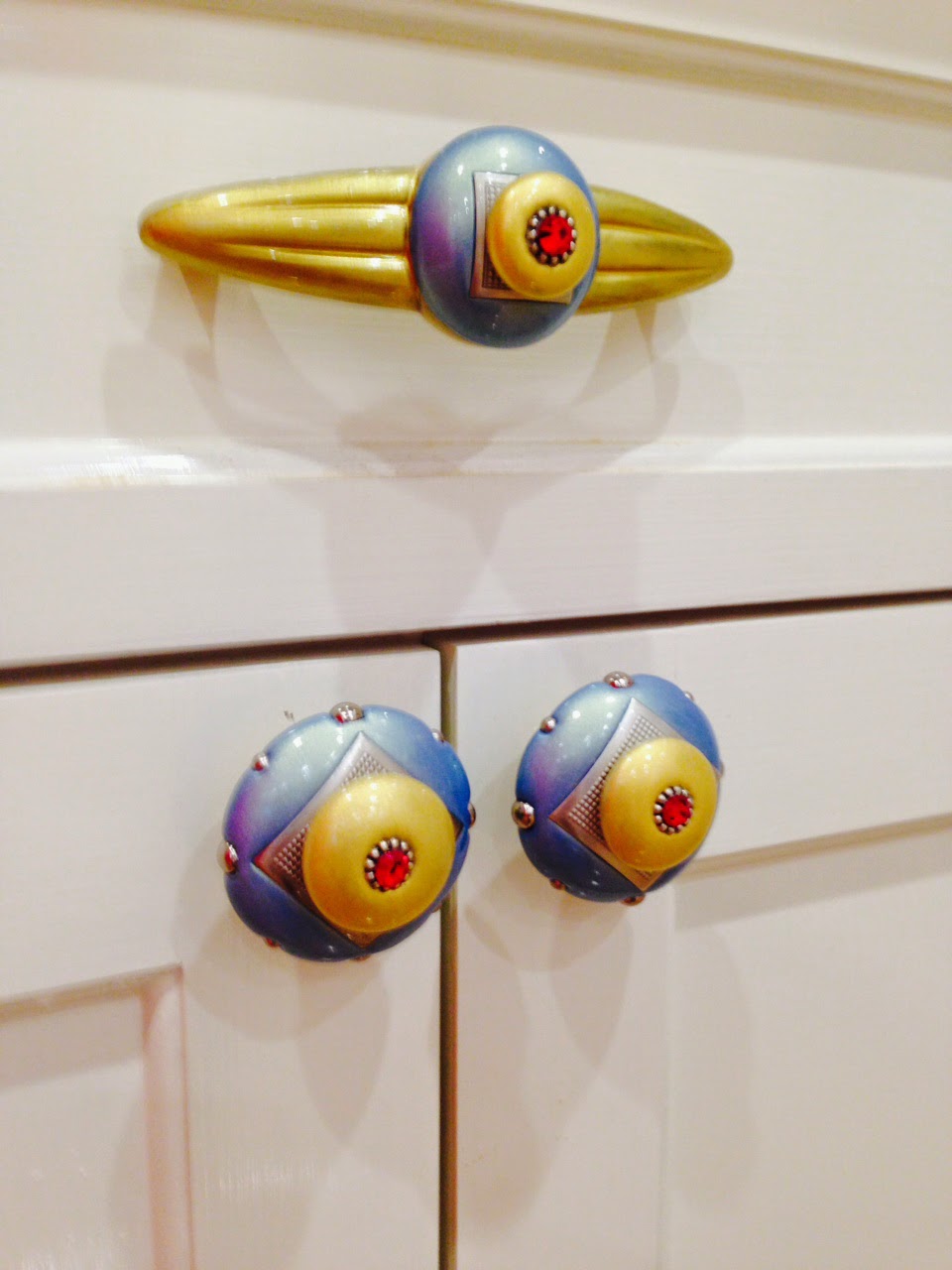 Puregoldstick: Designer Kitchen Pulls It All Together