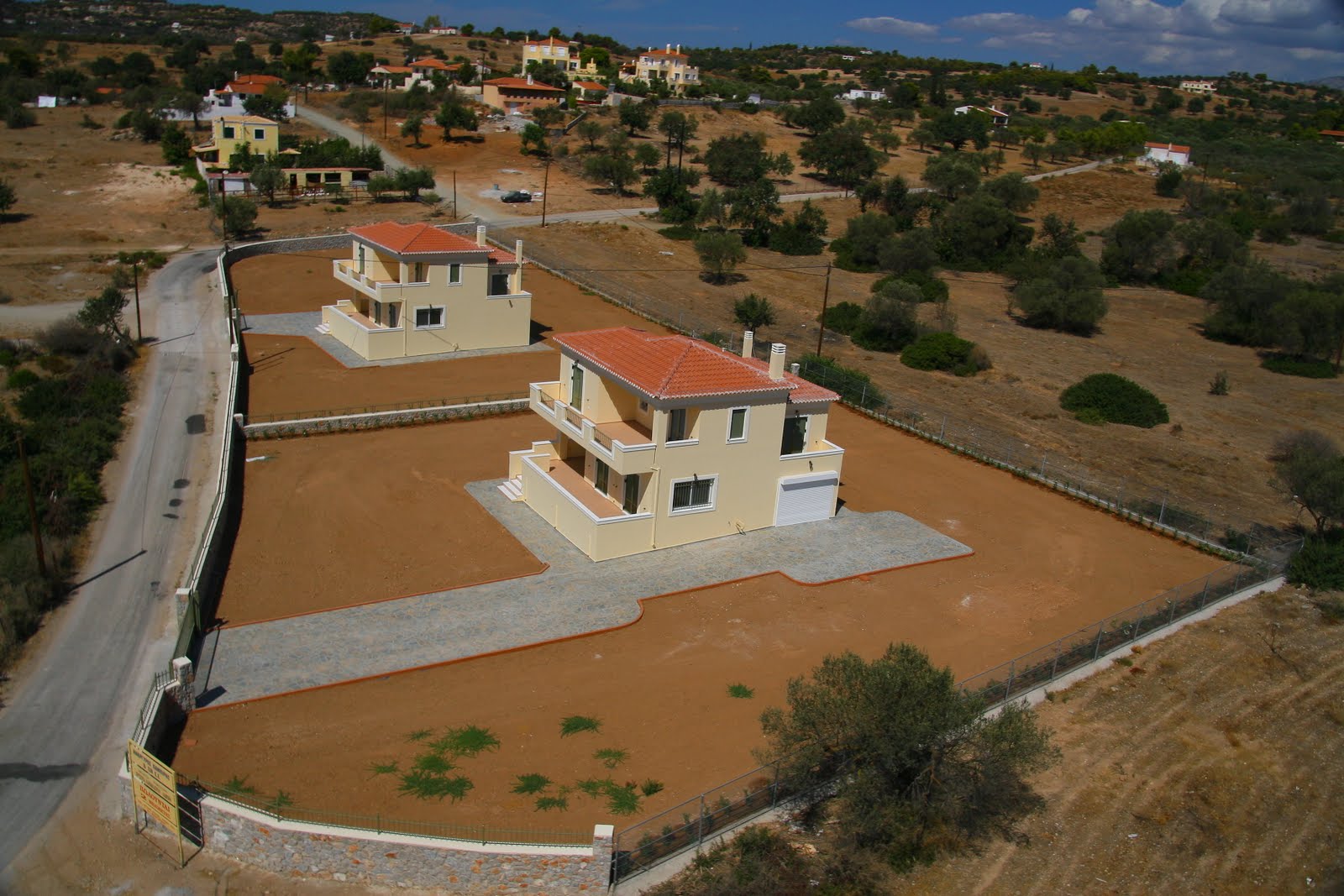 Lampiris Village: ΜΕΖΟΝΕΤΕΣ ΣΤΟ ΠΟΡΤΟ-ΧΕΛΙ