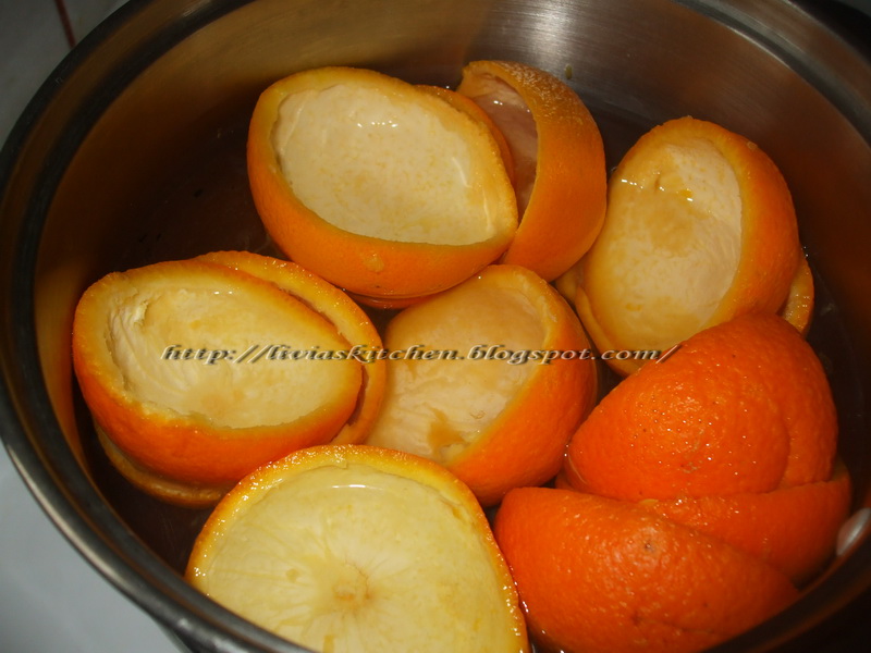 Livia`s Kitchen: Coaja de portocala confiata