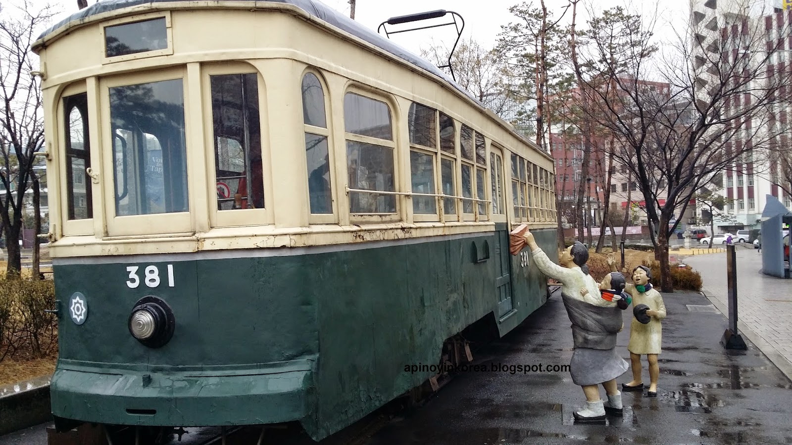 A Pinoy in Korea: Photo Of The Day: An Old Seoul Train