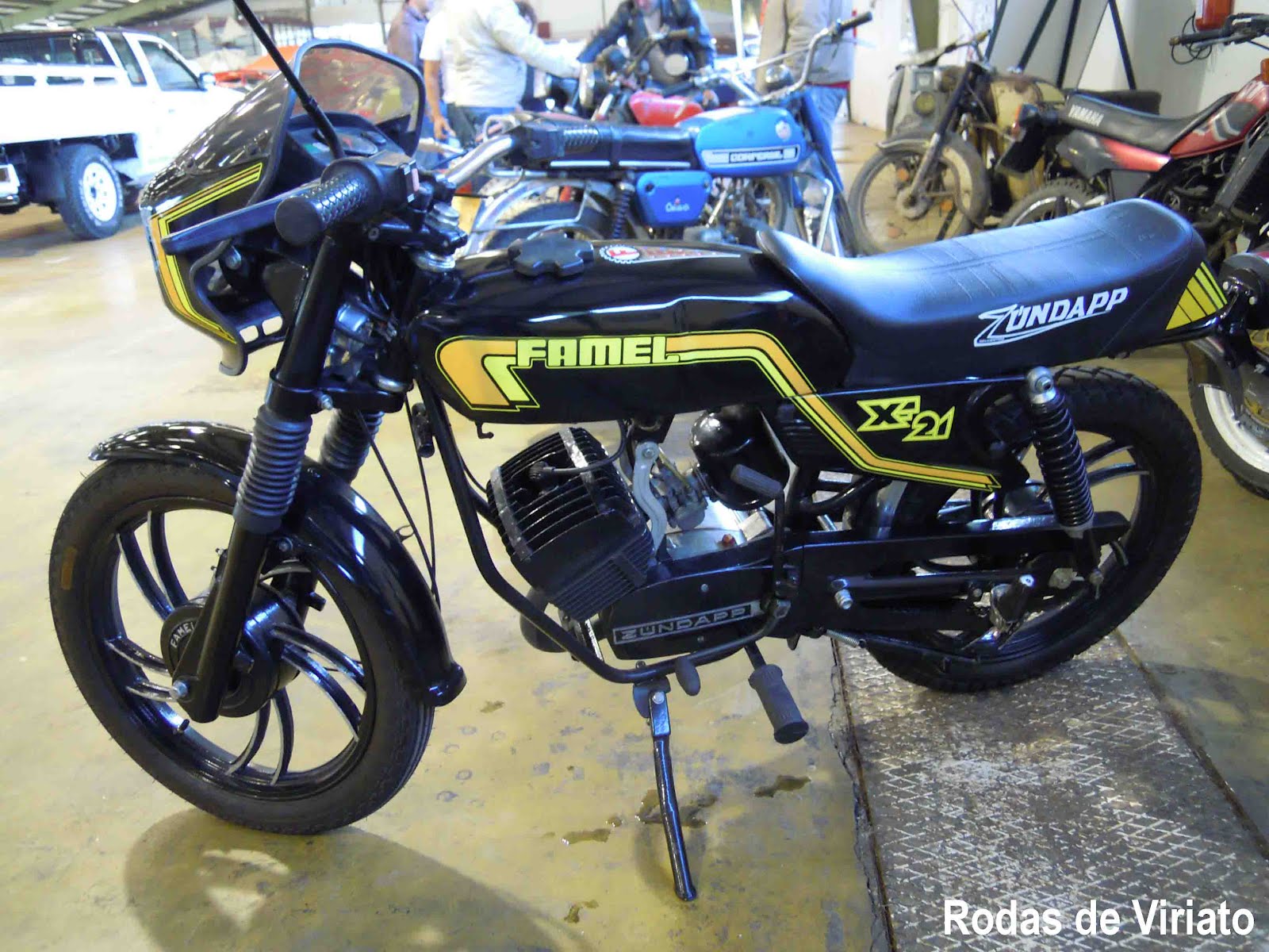 Famel XF 21 preta e amarela no Classic Auto 2011