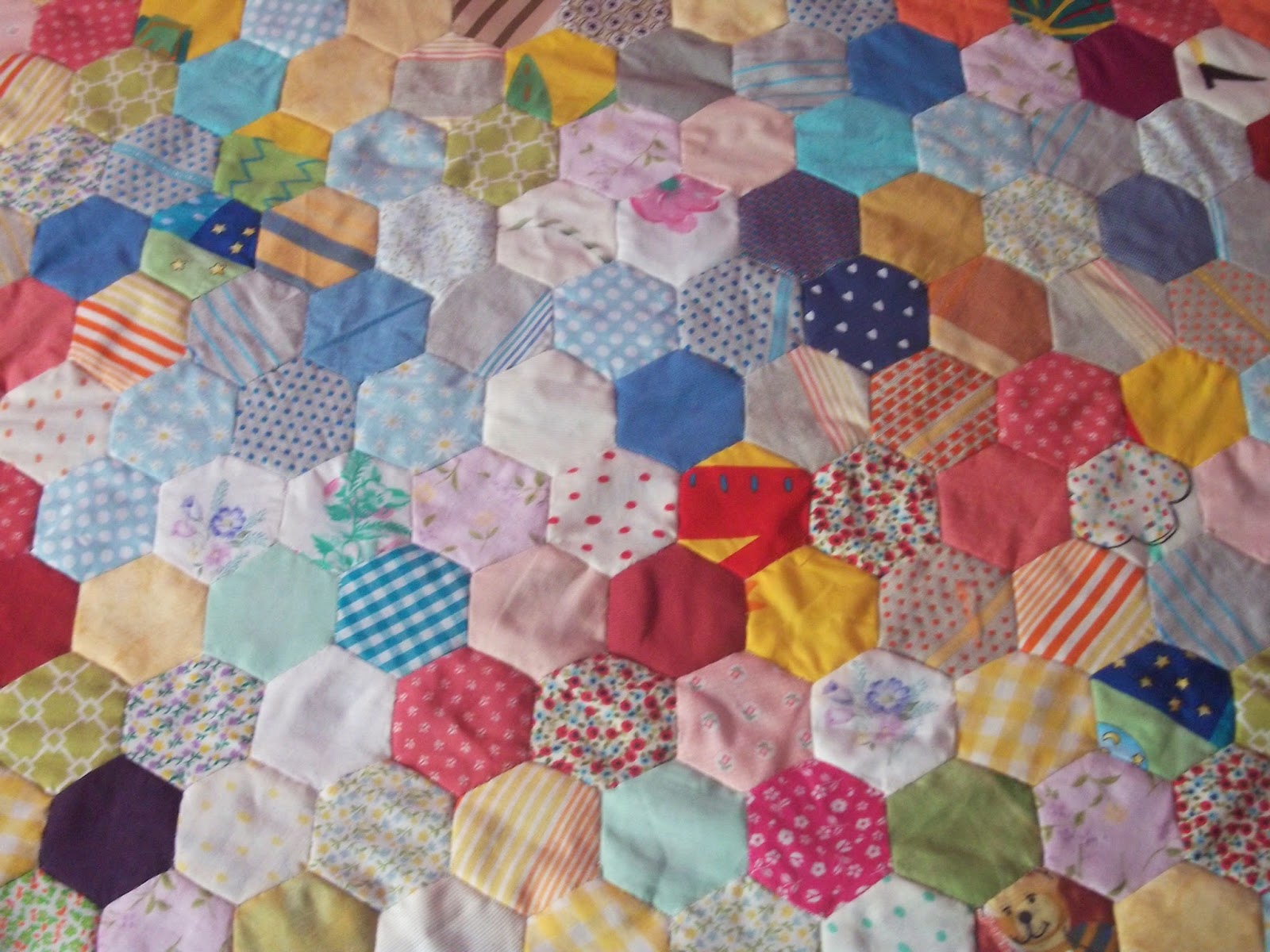 COSAS DE CARI: COLCHA DE HEXAGONOS DE PATCHWORK
