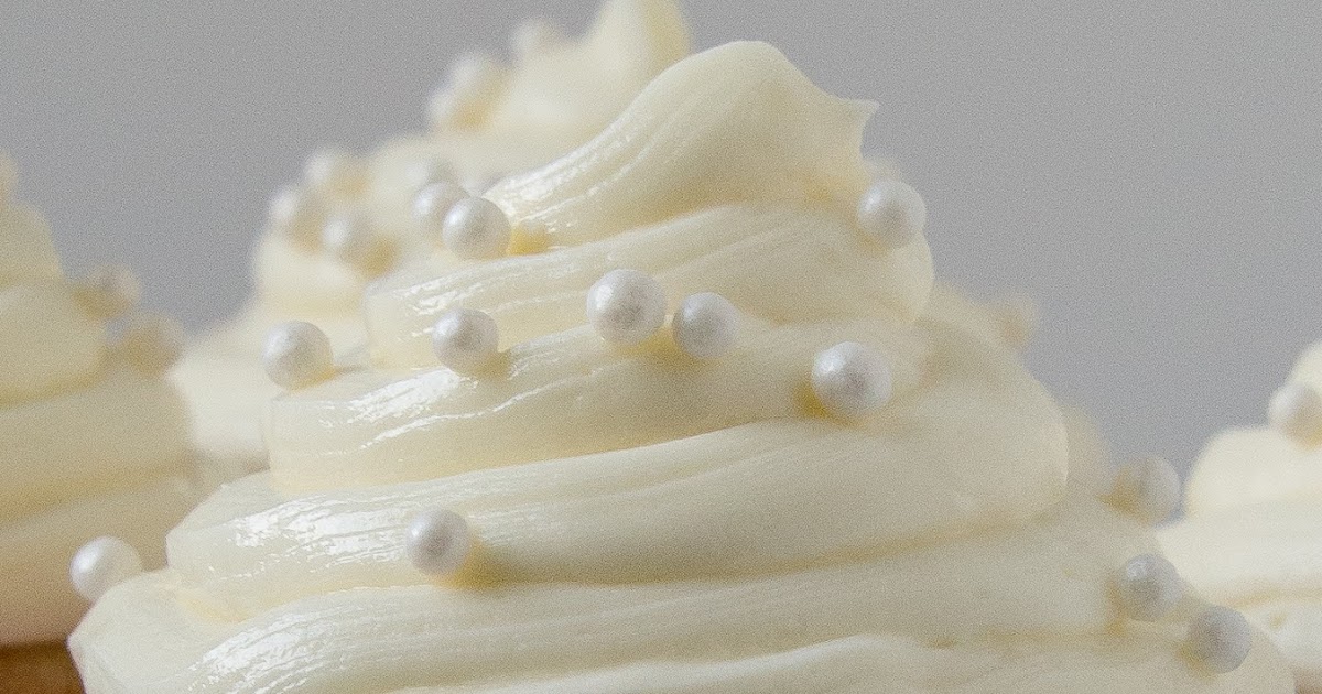 February Cupcake of the Month - Champagne Cupcakes ~ Learn, Live, and ...