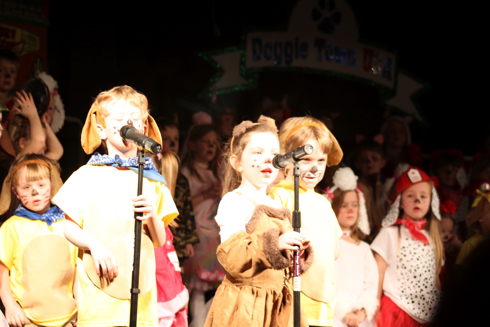 smilejulia and smilegracie: Arf! Kindergarten Musical