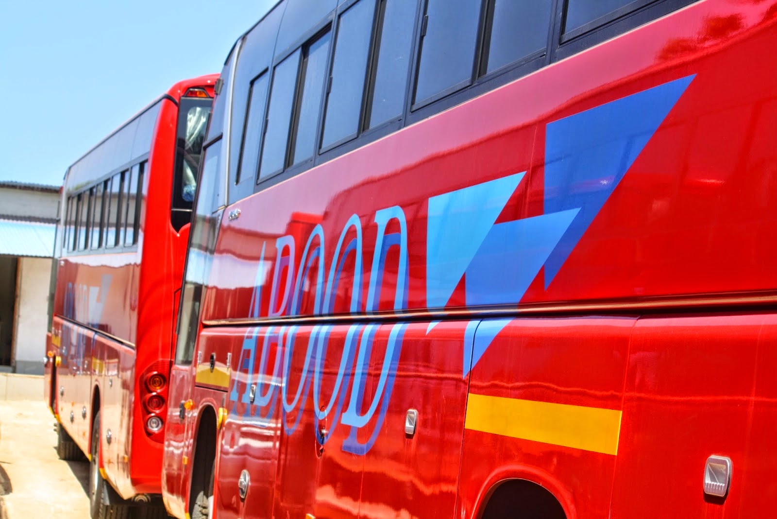 TAZAMA PICHA YA ZA BASI MPYA ZA KAMPUNI YA ABOOD!!!!! ~ WASAFIRI TANZANIA