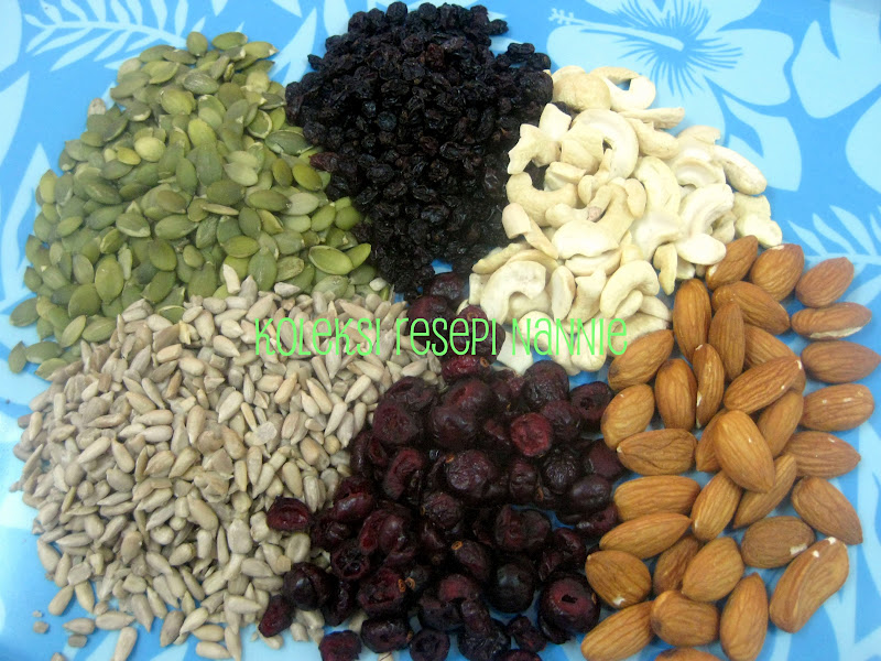 RESEPI NENNIE KHUZAIFAH: KUDAPAN KEKACANG dgn BUAH BERI KERING