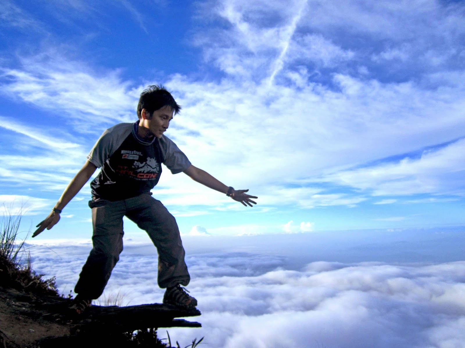 Travel Life: Mt. Halcon