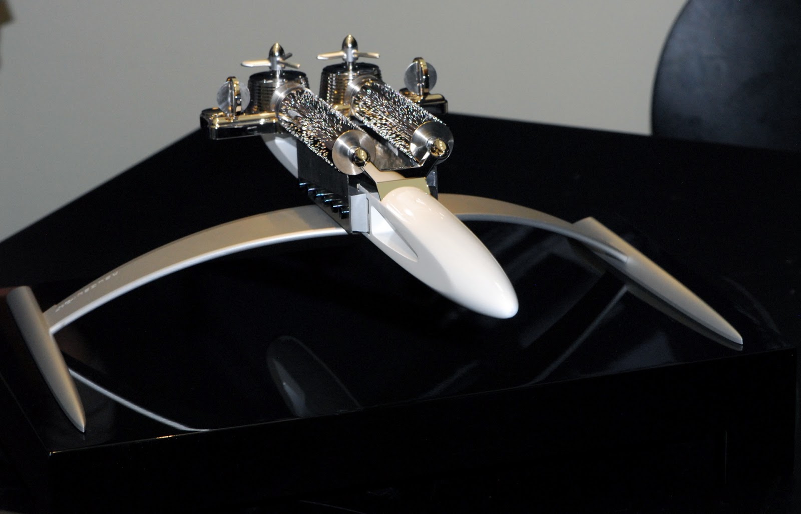 J'aime Les Montres: La vidéo du jour: MusicMachine Reuge par MB&F ...