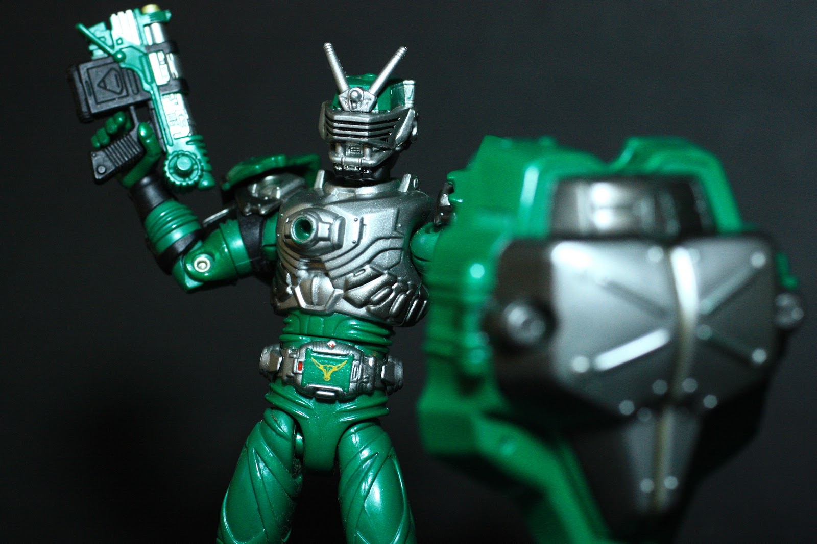 Firestarter's Blog: Toy Review: R&M Kamen Rider Zolda and Magnugiga