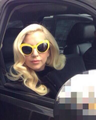 Celeb News: Gaga out in NYC. - Classic ATRL