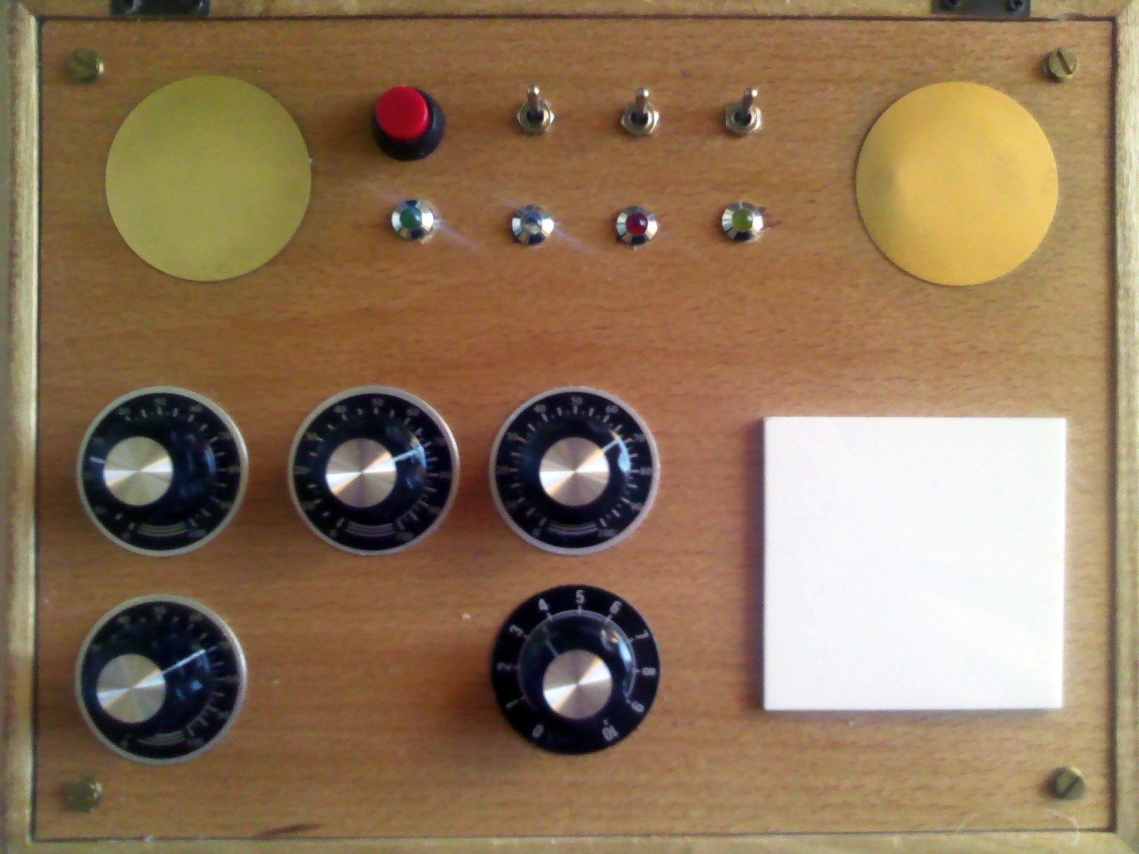 Mente, energía y máquinas: Introducción a la radiónica