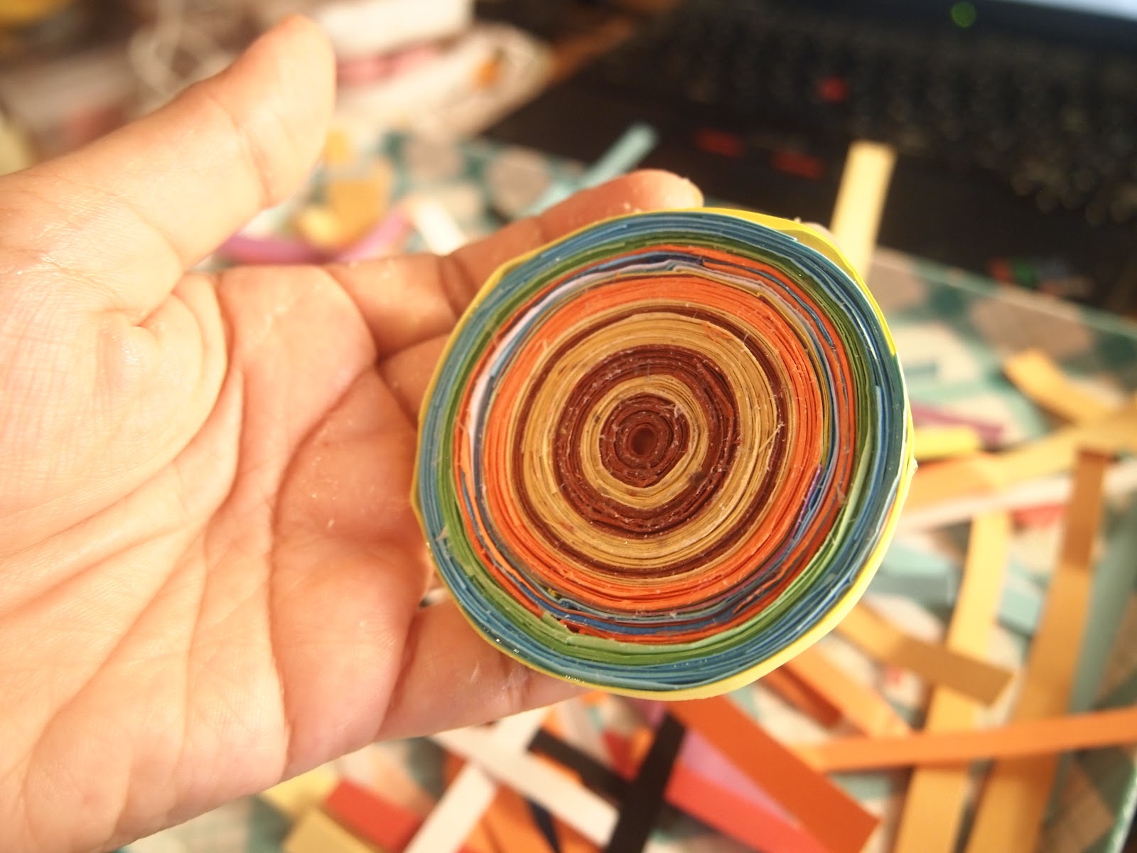 CREATE A HOBBY : Rolled Paper Crafts ..Colorful Vase