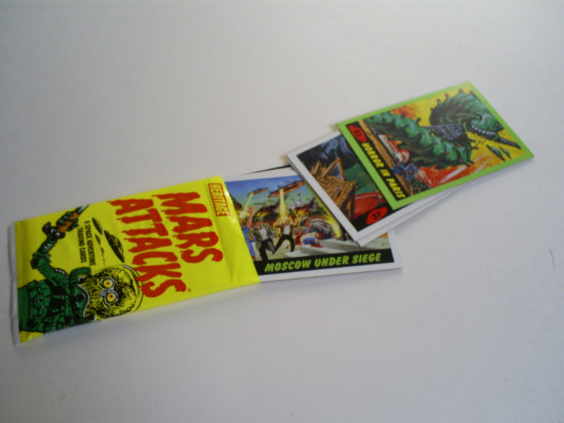 That Figures: REVIEW: Topps' Mars Attacks Trading Cards