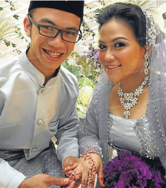 Photo: Elliza AF Timang Anak Sulung ~ http://webmp3malay.blogspot.com/