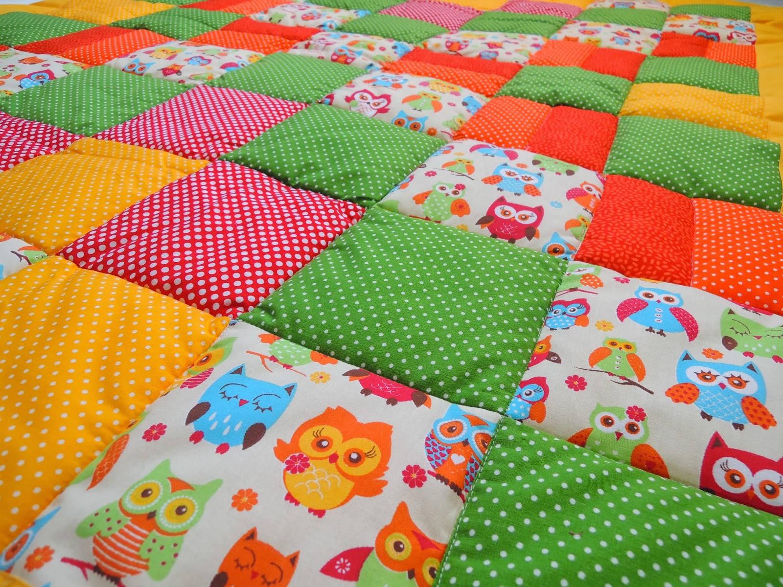 d'Inge: Patchwork-Babydecke Eulen (gelb)