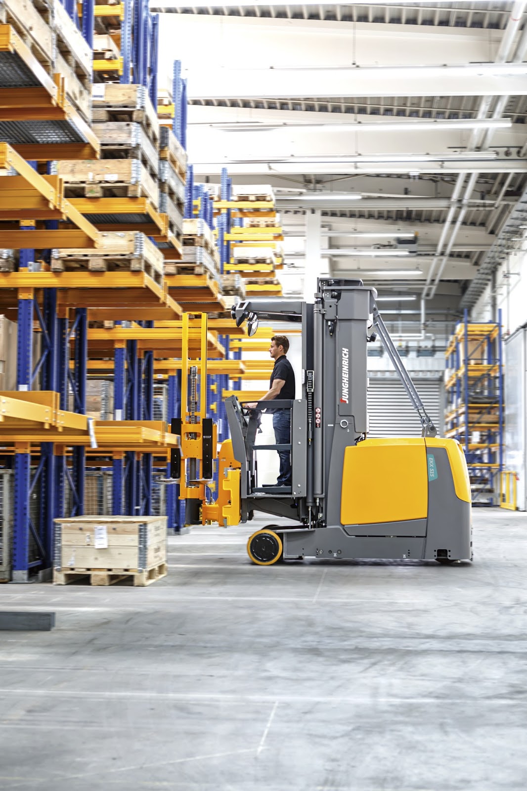 Novo Logística blog: Nueva carretilla preparadora trilateral eléctrica ...